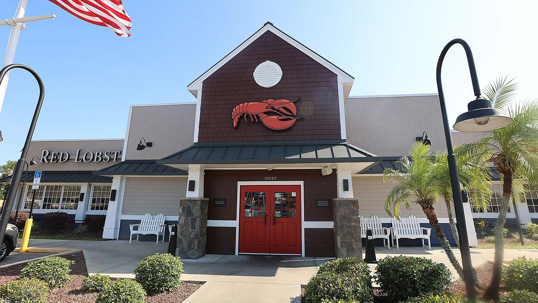 7 chains serving fried fish and onion rings