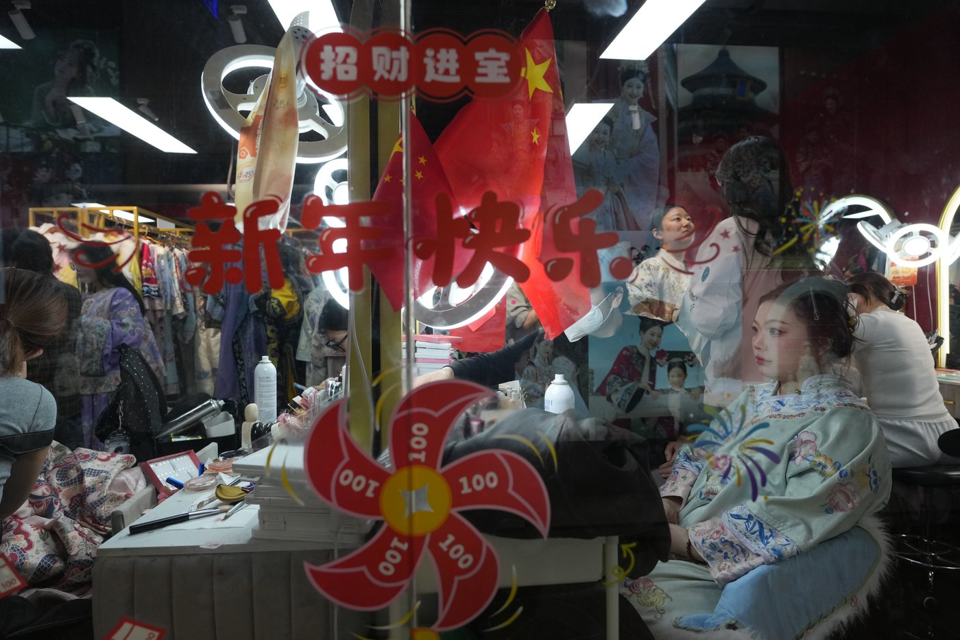 Dressing visitors in ancient China's imperial splendor is booming in ...