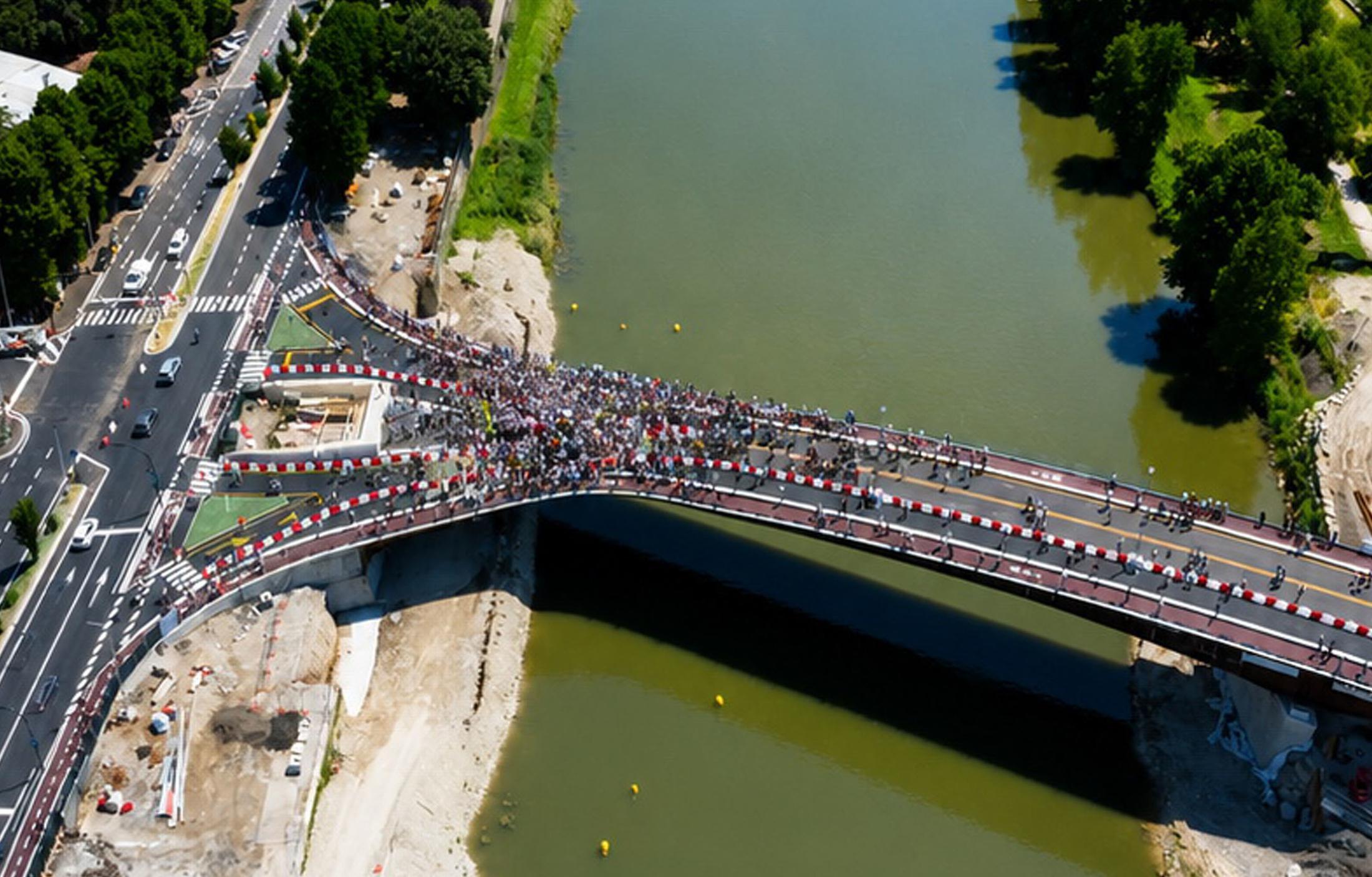Nencioni, chiarine e applausi. Un altro ponte dopo 45 anni. Taglio del ...