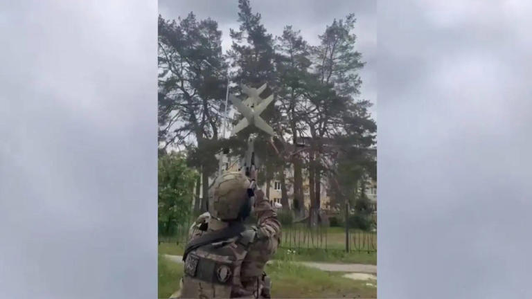 Watch: Russia's 'fire-and-forget' $500 Yolka drone hunter that fits in ...