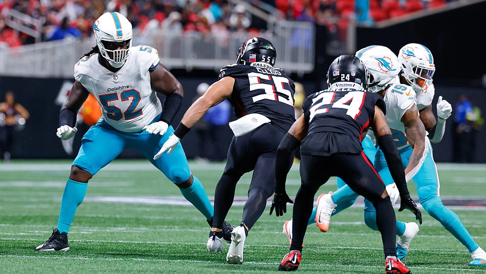 Dolphins keep rookie Proctor at guard despite tackle need