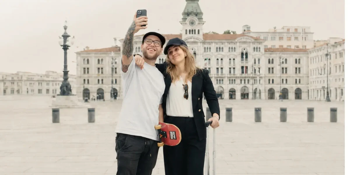 „Souvenir“: Kärntner Pop-Rock-Duo veröffentlicht neuen Sommerhit