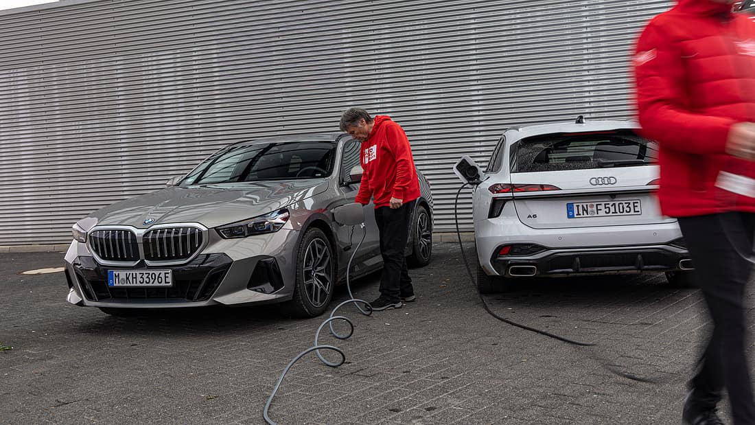 Audi A6 Avant e-hybrid gegen BMW 530e Touring: Welcher Plug-in-Kombi ...