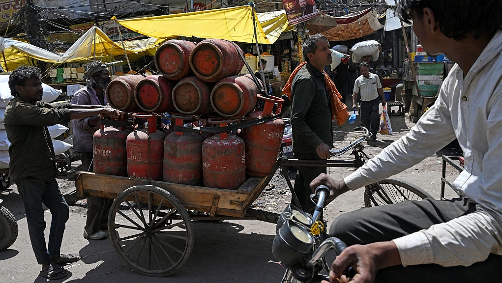 Centre to enforce single LPG connection rule from June 1