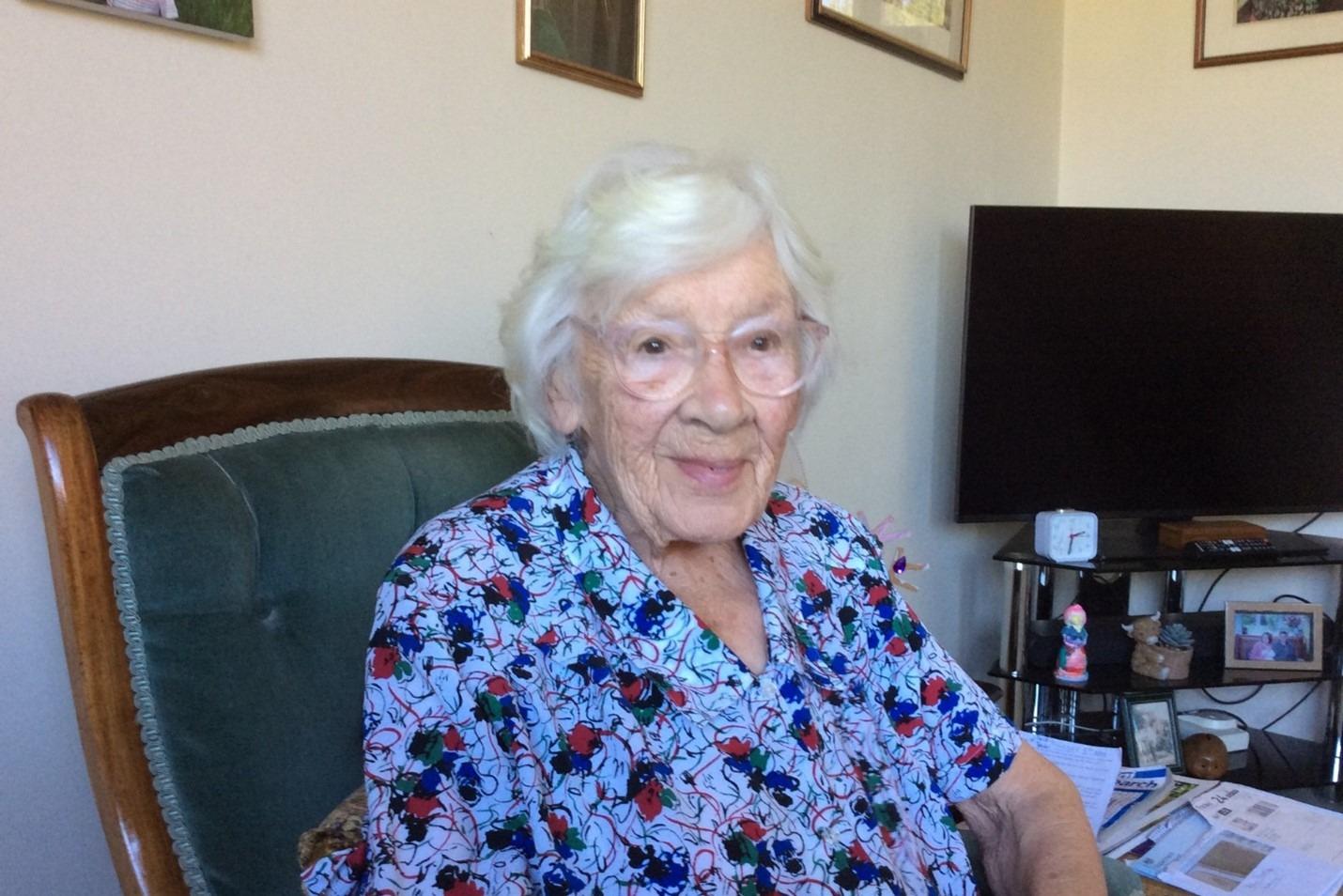 Yorkshire great-grandmother gets UK-first cancer treatment on tumour ...