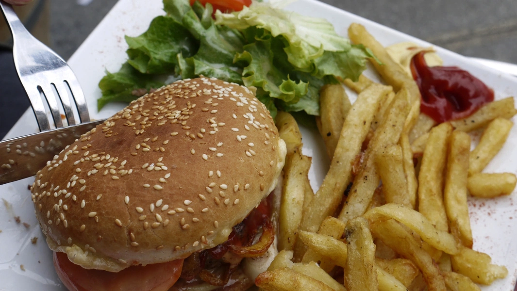 9 iconic fast food landmarks across America