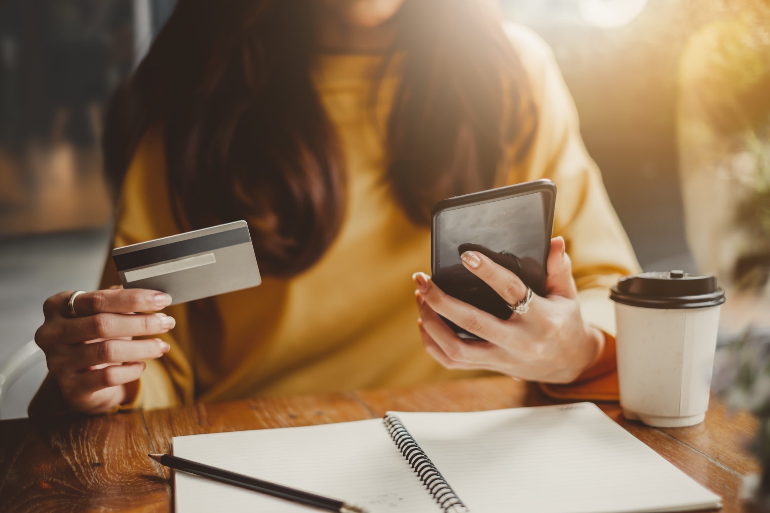 America is maxed out: Credit card delinquencies just hit a 15-year high ...