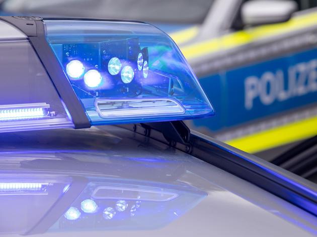 Herzlos: Mann raubt gestürzte Rollstuhlfahrerin aus