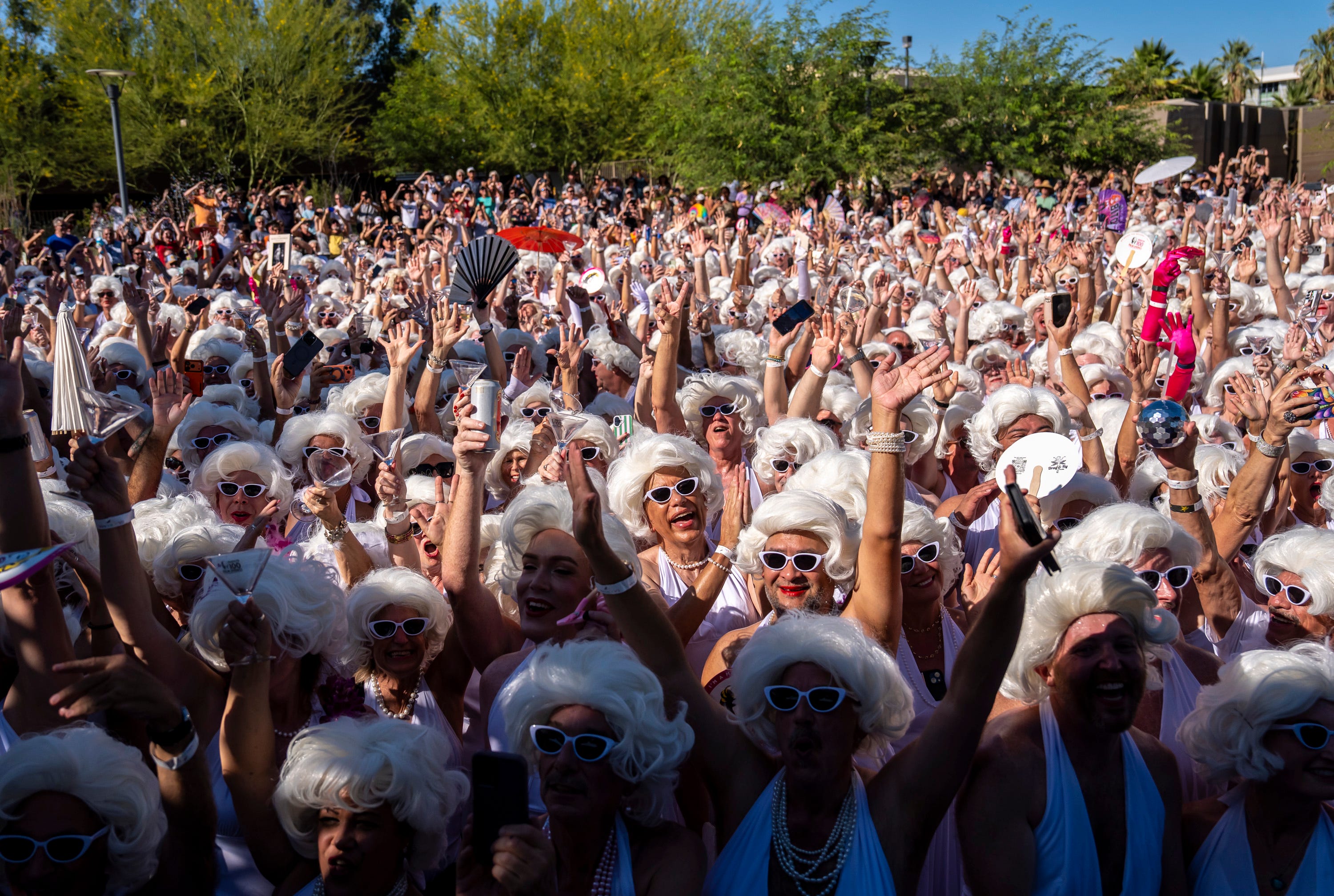 Palm Springs sets Guinness World Record with 1,037 Marilyn Monroes