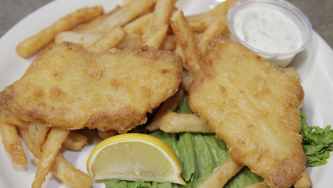 7 chains serving fried fish and onion rings