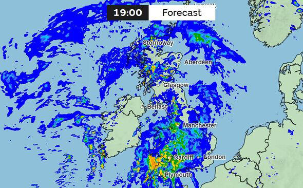 Met Office maps show 42 counties facing rain downpour on Monday - full list