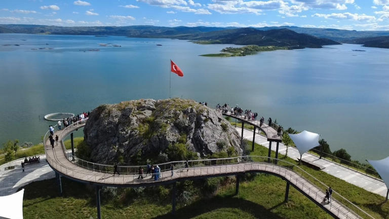 Çekerek Millet Bahçesi bayram tatilinde yoğun ilgi gördü, araç ...