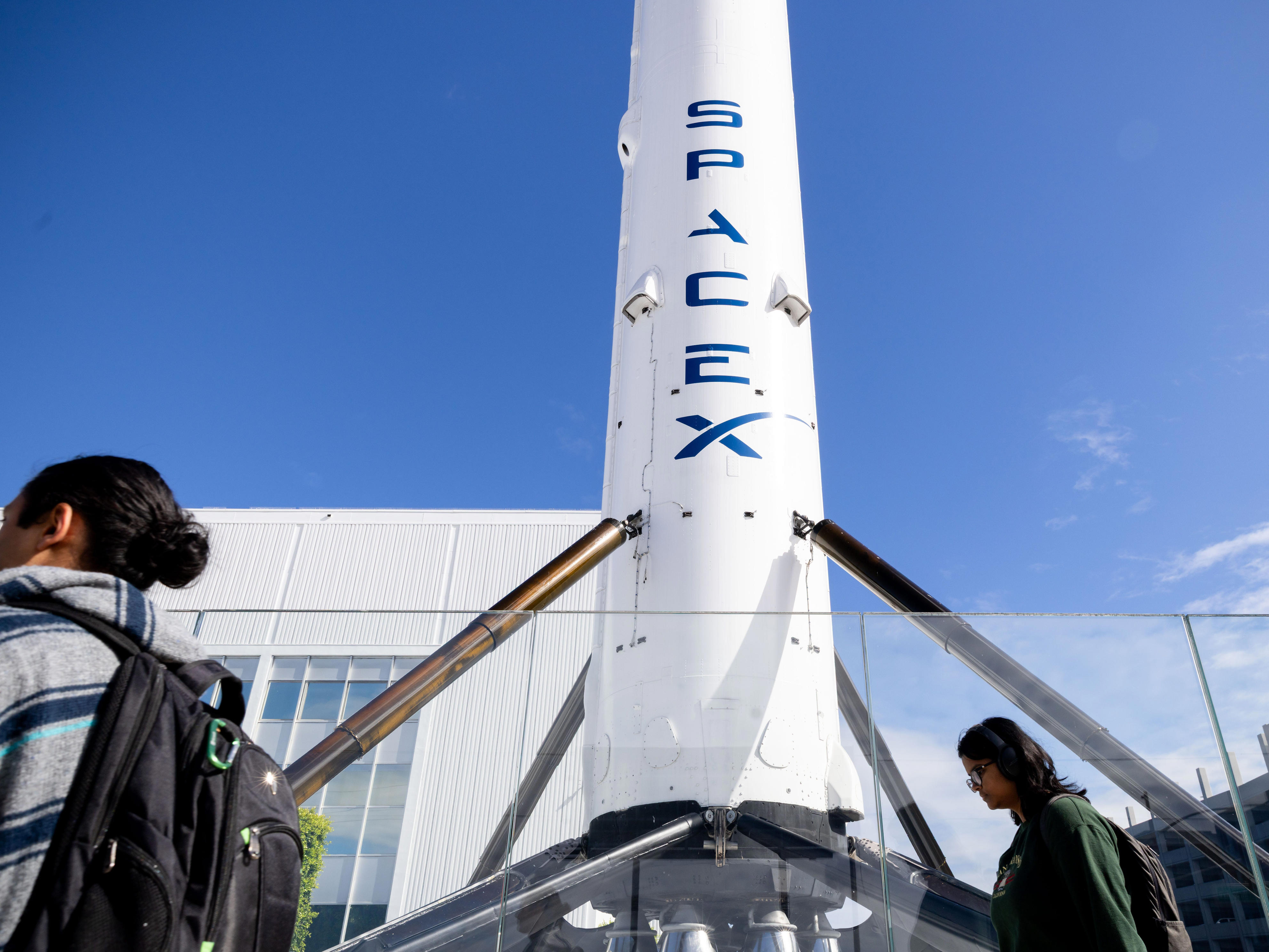 Retail traders say they're excited to buy SpaceX stock—just not with a ...