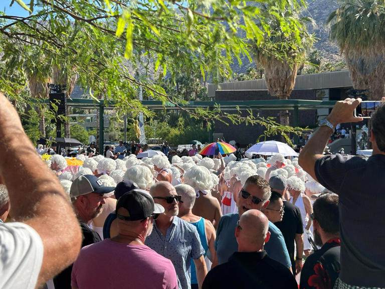Palm Springs sets Guinness World Record with 1,037 Marilyn Monroes