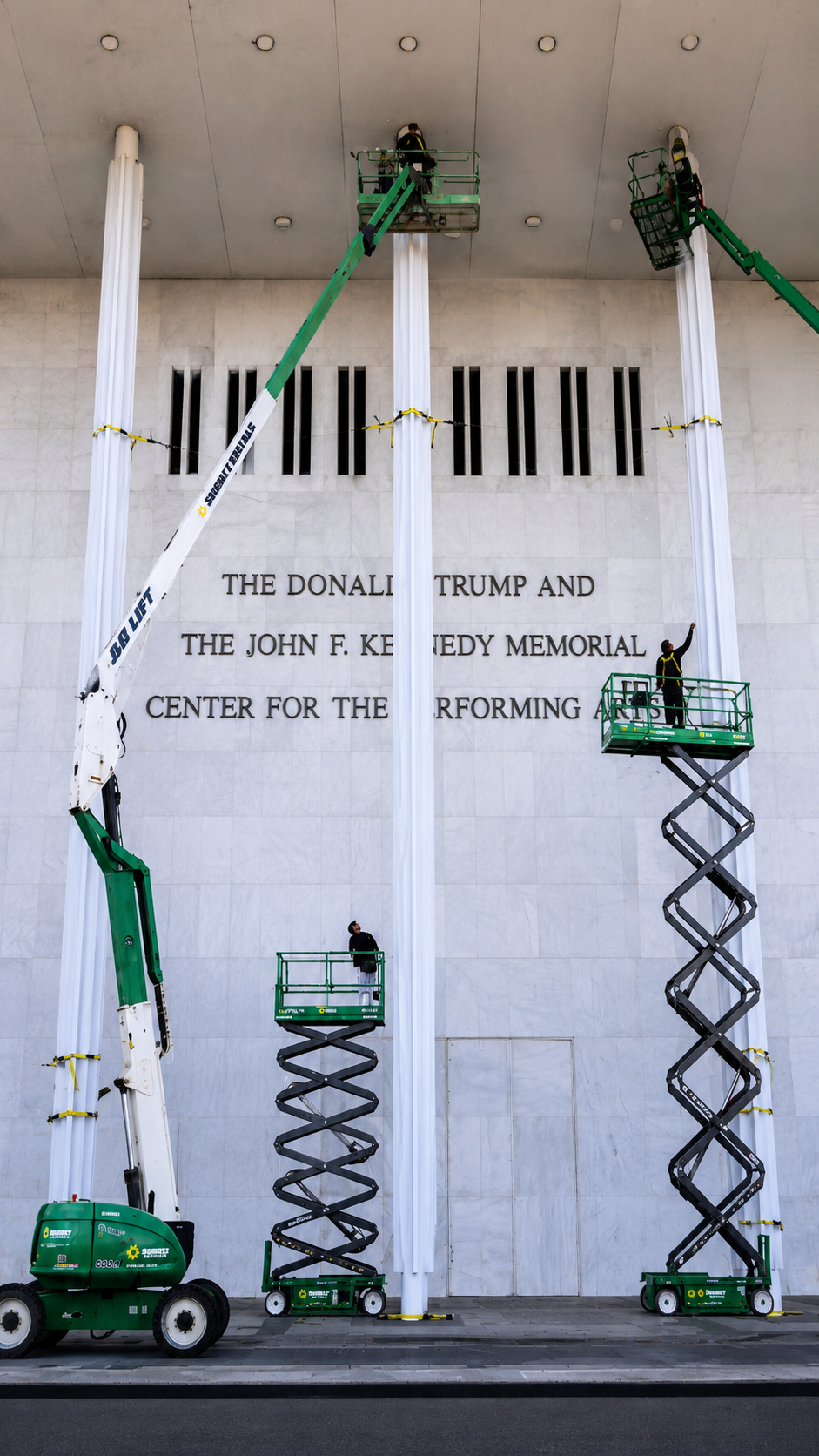 Trump renames the Kennedy Center after himself