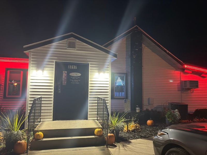 This Wisconsin supper club serves a pan-fried fish feast so affordable ...