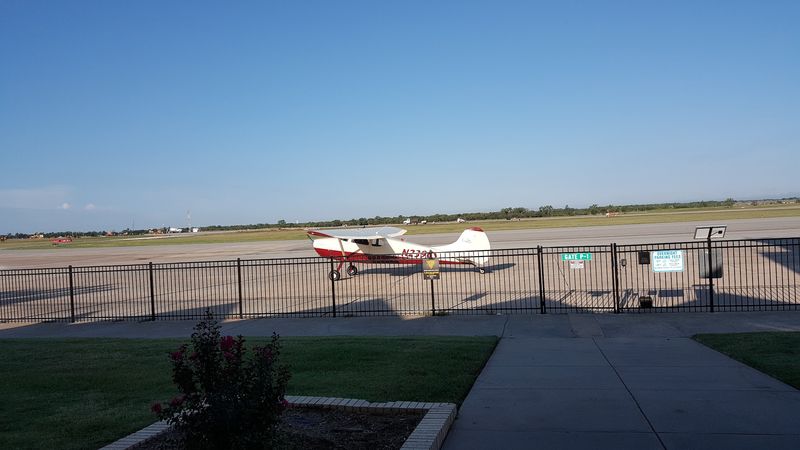 These 8 Oklahoma airport restaurants serve breakfast with front-row ...