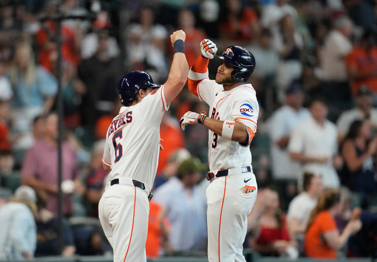 Astros surge past Brewers 9-2 as Christian Walker and Jeremy Peña go deep