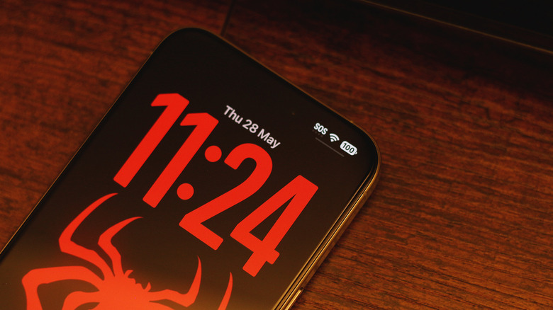 What's the line below the battery icon on your iPhone lock screen for?