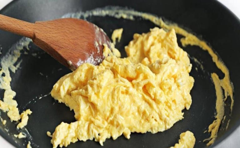 Are you ruining your scrambled eggs without realizing it? Chefs say ...