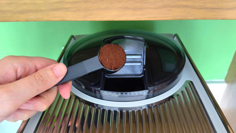 Philips Café Aromis 8000 series review: a premium espresso machine with ...