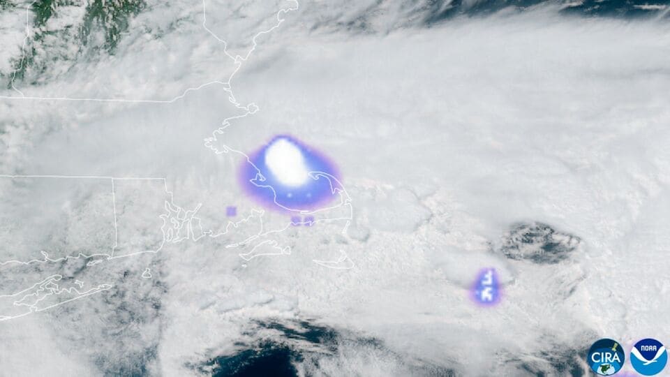 Watch: Meteor traveling at 75,000 MPH explodes over northeastern US ...