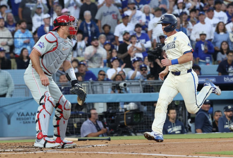 Edmundo Sosa's 2-run homer helps Phillies rally past Dodgers