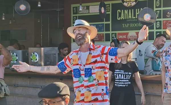 'Hoje é meu velório': homem com câncer terminal celebra despedida com ...