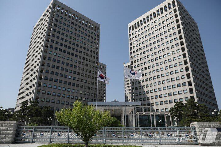 Low-income group's deficit hits record high, widening wealth gap