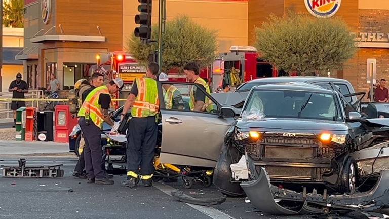 Phoenix pileup: Children hospitalized, 5 others critical after crash