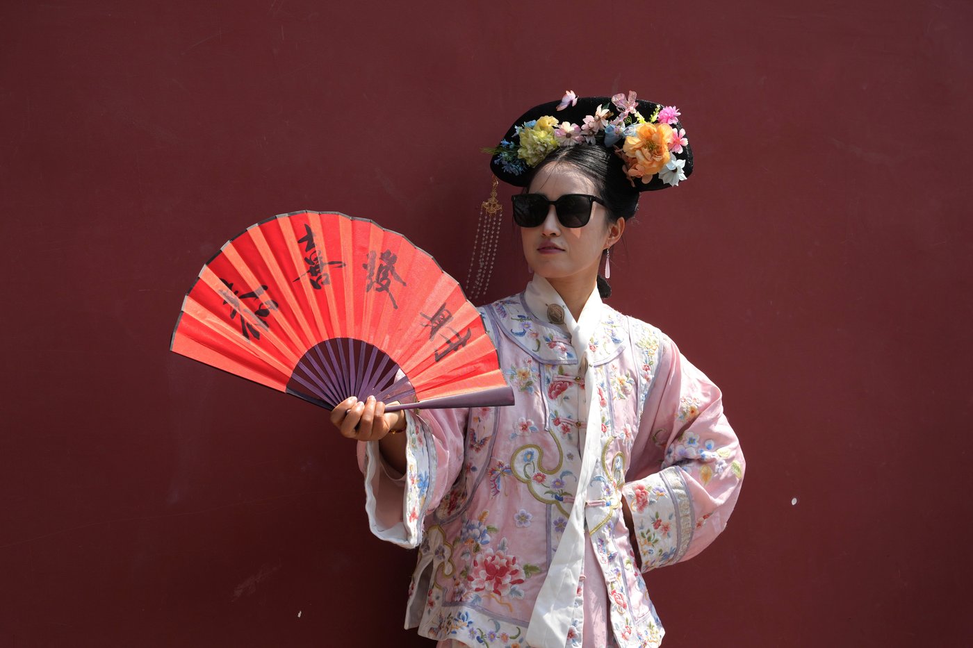 Dressing visitors in ancient China's imperial splendor is booming in ...