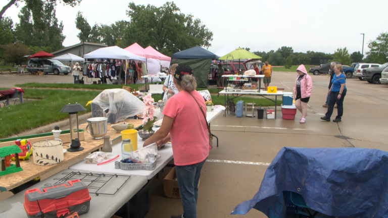 Flea market draws crowds to Lewis & Clark Interpretive Center
