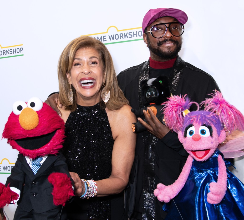 Star snaps of the week: Tate McRae, Mindy Kaling, Jennifer Lopez ...