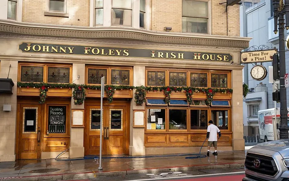 Irish pubs bringing home to America