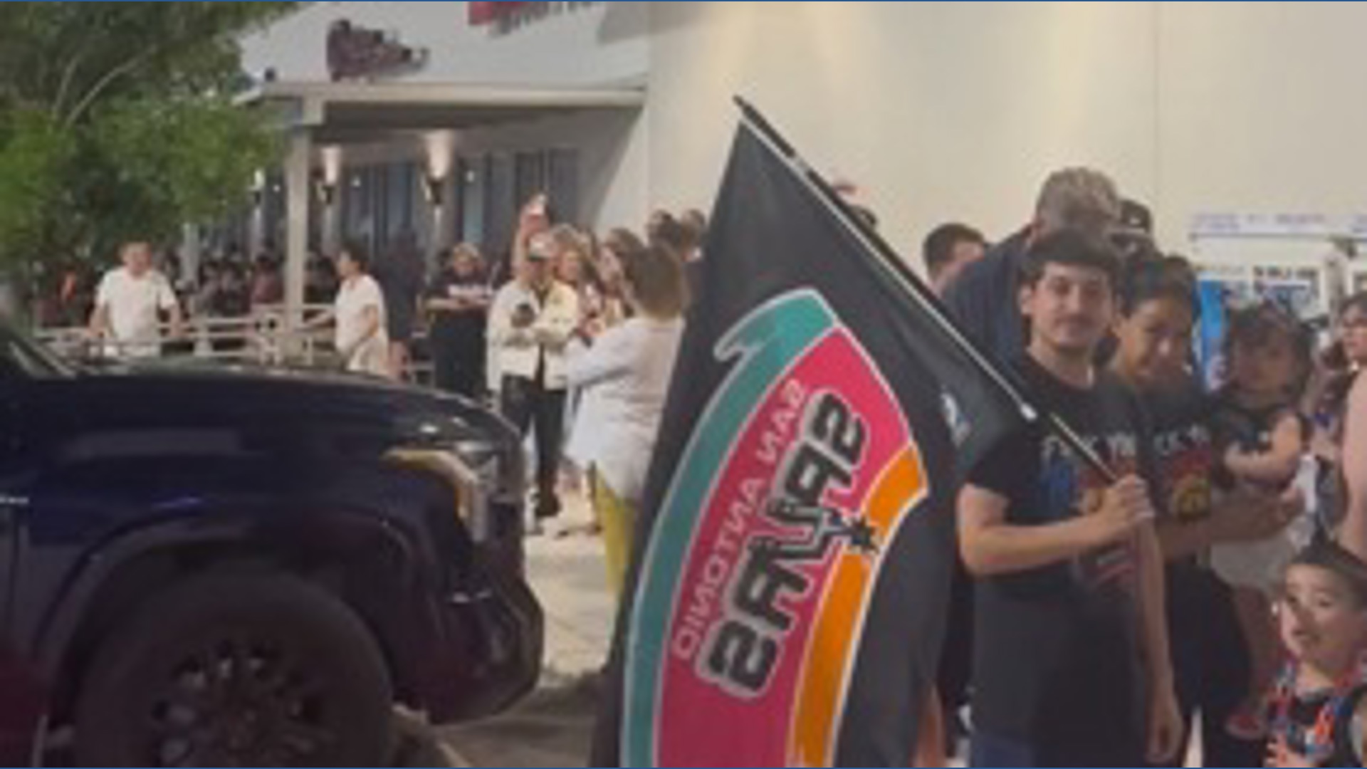 Spurs fans lineup outside academy to get new Western Conference ...