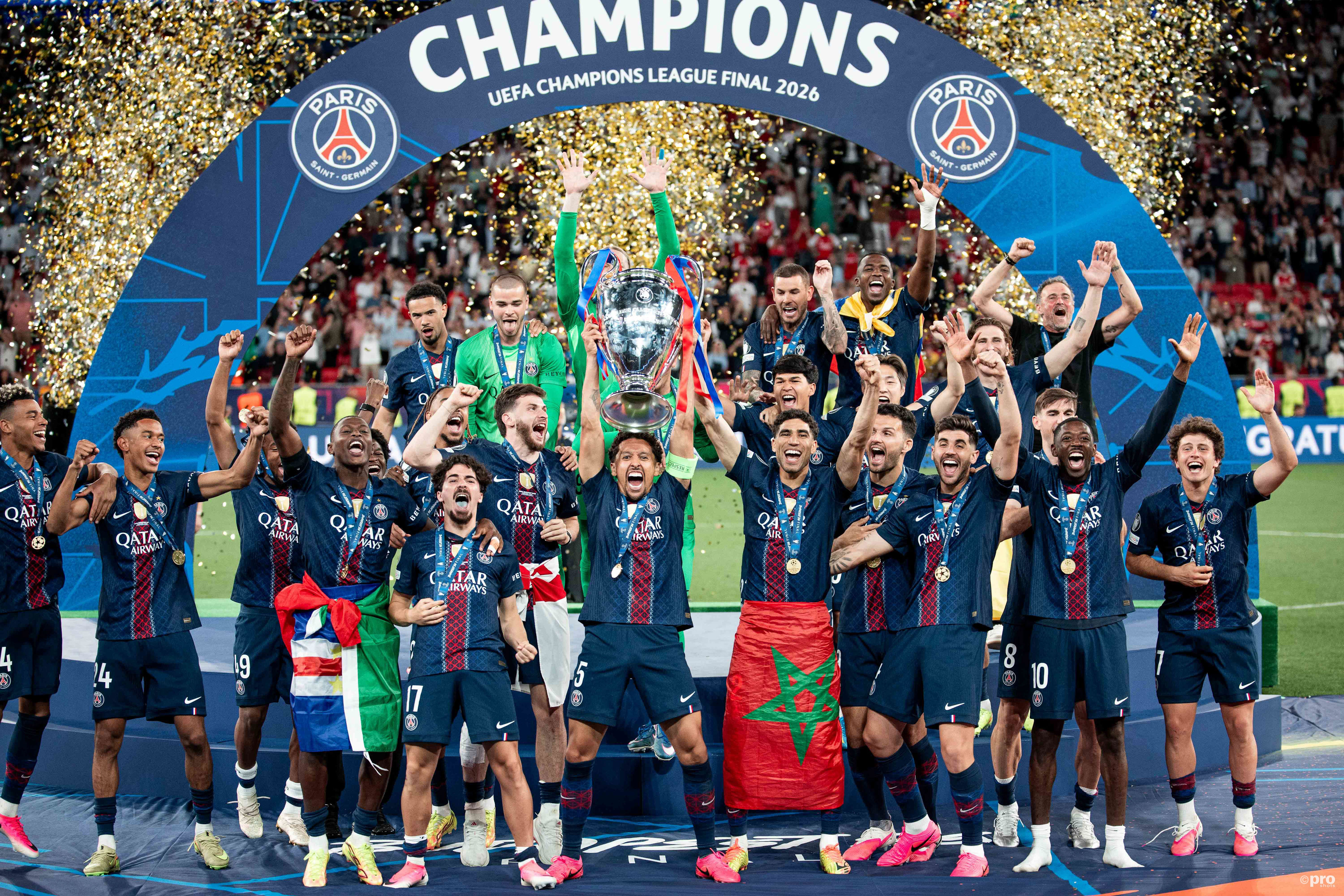 Franse pers is lyrisch over 'mythisch' PSG: 'Een historische dubbelslag'