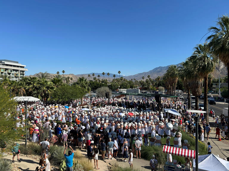 Palm Springs sets Guinness World Record with 1,037 Marilyn Monroes