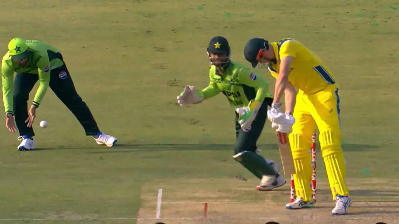 IPL's Rs 25.20 crore star flops in Pakistan; dismissed for a duck - watch