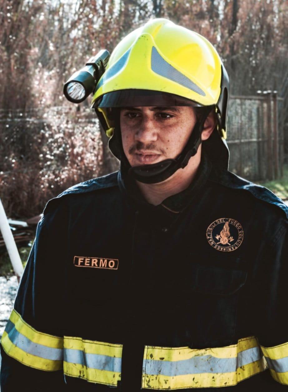 Volontario ferma un incendio: "Ho visto caos e sono intervenuto"