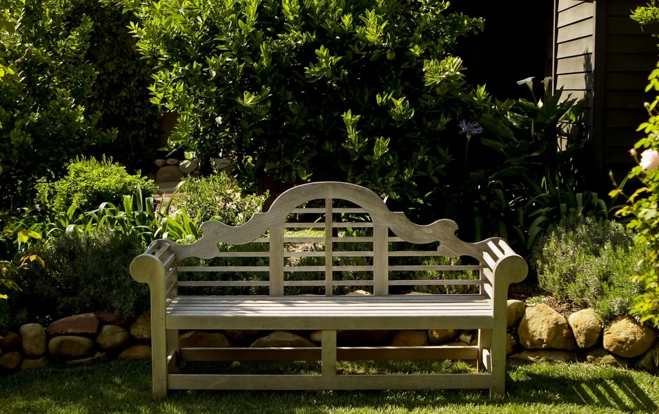 Choosing garden benches that truly last