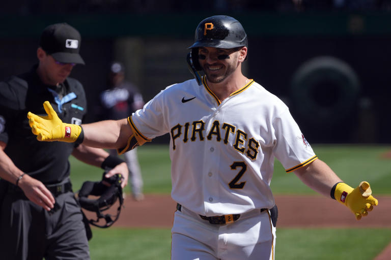 Jake Mangum homers and drives in 2 runs as Pirates hold off Twins 10-9