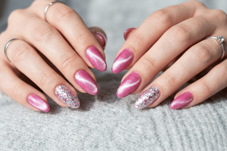 7 inspirasi nail art cat eye pink yang manis dan elegan