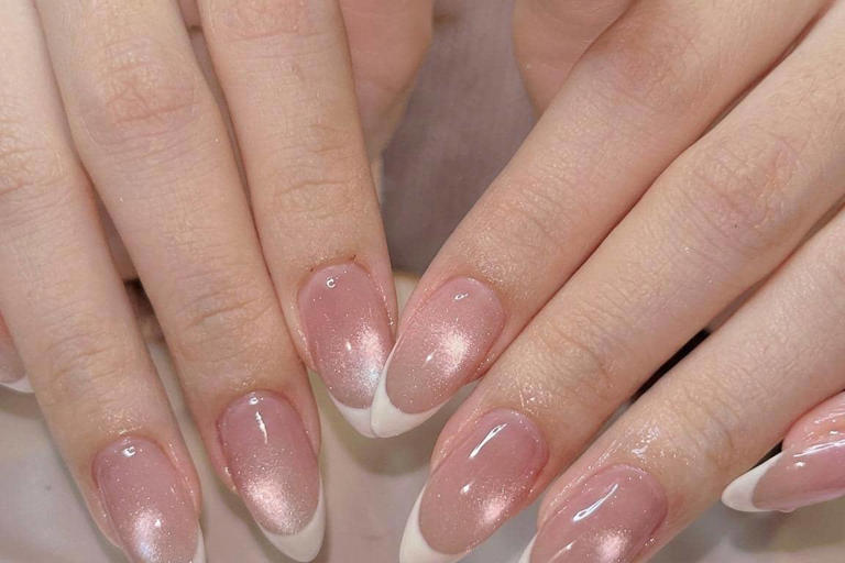 7 inspirasi nail art cat eye pink yang manis dan elegan
