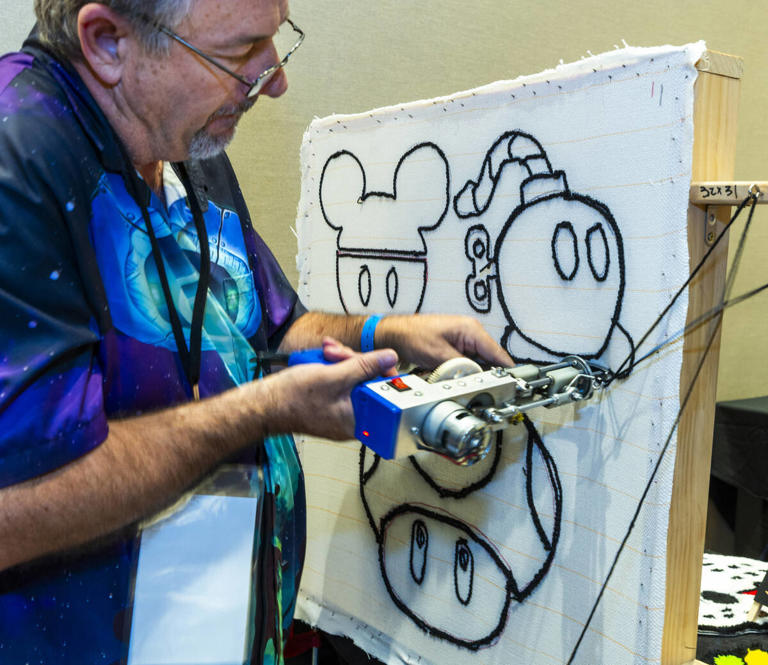 Fans flock to Amazing Las Vegas Comic Con for comics, cosplay and community