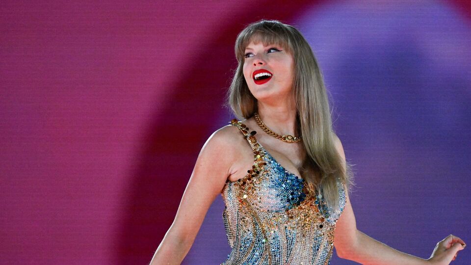 What Taylor Swift teaches about money and how you can apply it, expert ...