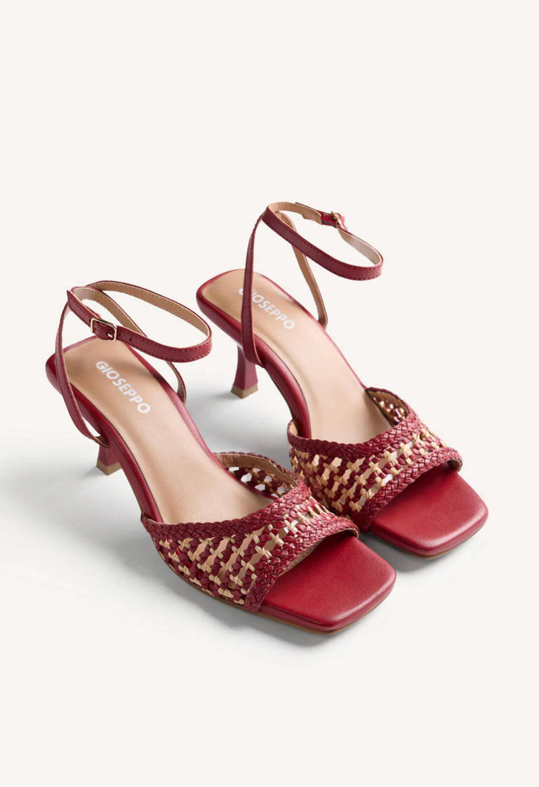 Las sandalias de Gioseppo que lo tienen todo: tacón bajo pero que ...