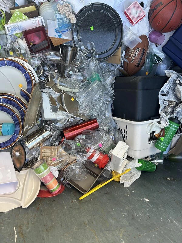 Dumpster diver watches thrift store turn hundreds of donated glasses to ...