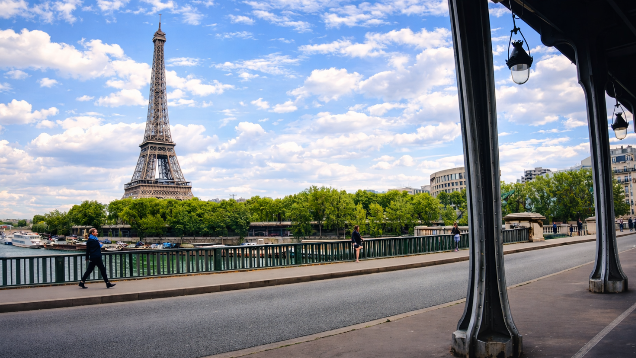 Gåtur til Eiffeltårnet via Pont Bir Hakeim (4K)