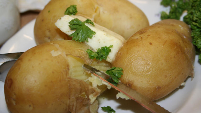 Jednoduché zapečené brambory se slaninou a vejcem: O perfektní chuti ...