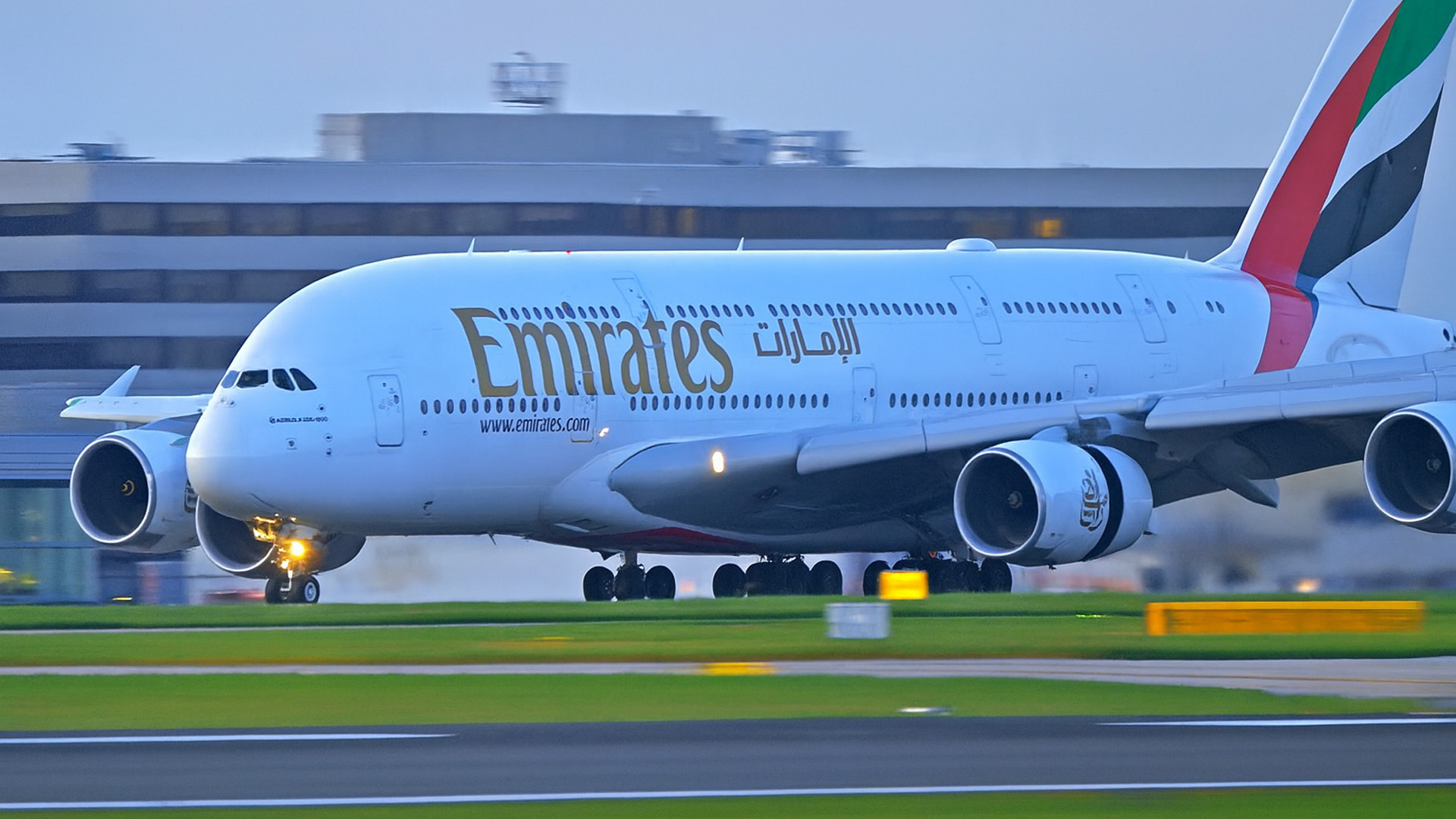 Giant Airbus A380 lands with heavy power